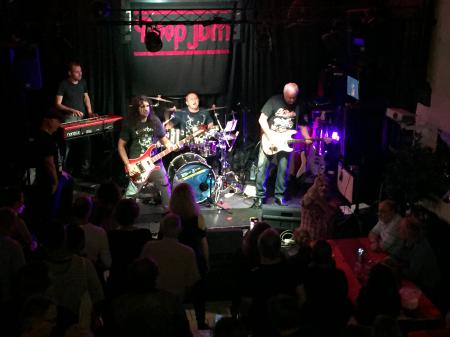 Ami(e)Z, les ami(e)s easy